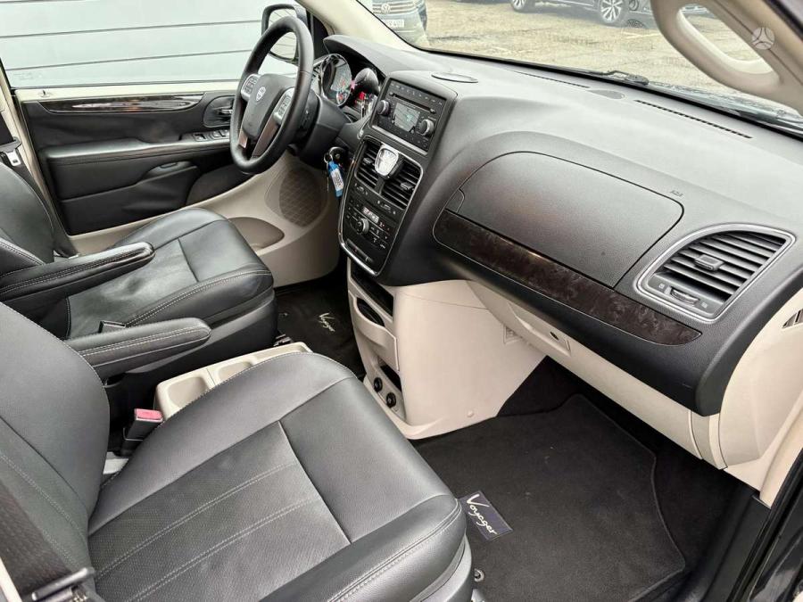Melns Lancia Voyager 2012 Panevēža, ar dzinēja tilpumu 2.78 L un nobraukumu 143 tūkst. km par 7500 €, foto 15 vietnē AUTOMOTO.COM.LV