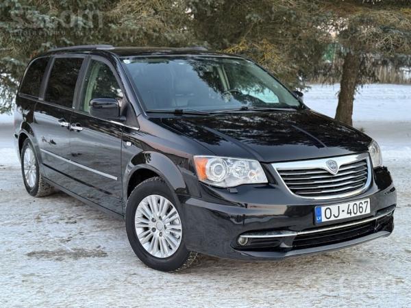 Melns Lancia Voyager 2012 Jelgava, ar dzinēja tilpumu 2.80 L un nobraukumu 191 tūkst. km par 8490 €, foto 2 vietnē AUTOMOTO.COM.LV