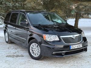 Black Lancia Voyager 2012 in Jelgava, with an engine capacity of 2.80 L and mileage of 191 thousand km for 8490 €, photo 2 on AUTOMOTO.COM.LV