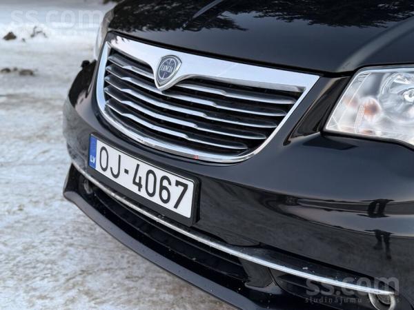 Melns Lancia Voyager 2012 Jelgava, ar dzinēja tilpumu 2.80 L un nobraukumu 191 tūkst. km par 8490 €, foto 3 vietnē AUTOMOTO.COM.LV