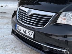 Black Lancia Voyager 2012 in Jelgava, with an engine capacity of 2.80 L and mileage of 191 thousand km for 8490 €, photo 3 on AUTOMOTO.COM.LV