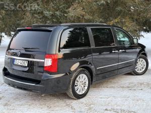 Black Lancia Voyager 2012 in Jelgava, with an engine capacity of 2.80 L and mileage of 191 thousand km for 8490 €, photo 8 on AUTOMOTO.COM.LV
