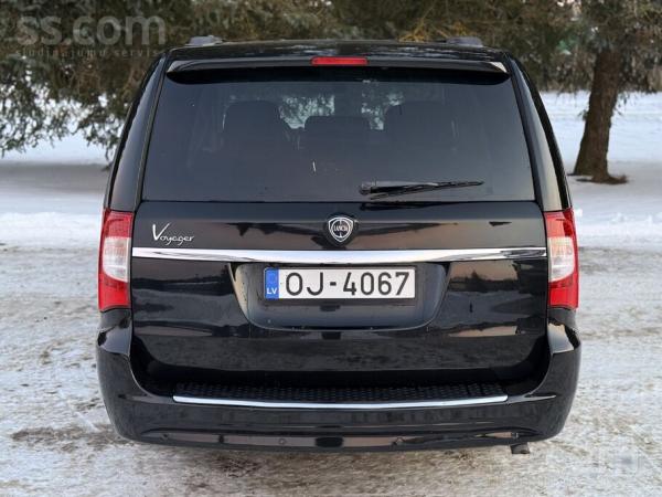 Melns Lancia Voyager 2012 Jelgava, ar dzinēja tilpumu 2.80 L un nobraukumu 191 tūkst. km par 8490 €, foto 9 vietnē AUTOMOTO.COM.LV