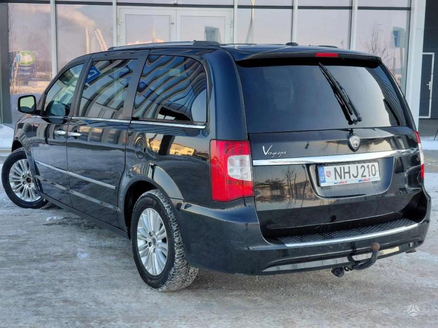 Melns Lancia Voyager 2012 Viļņa, ar dzinēja tilpumu 2.78 L un nobraukumu 229 tūkst. km par 7000 €, foto 4 vietnē AUTOMOTO.COM.LV