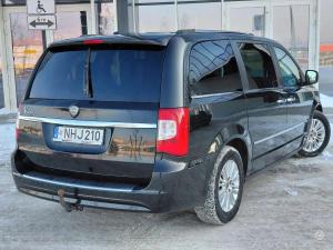 Melns Lancia Voyager 2012 Viļņa, ar dzinēja tilpumu 2.78 L un nobraukumu 229 tūkst. km par 7000 €, foto 5 vietnē AUTOMOTO.COM.LV