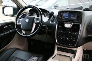 Black Lancia Voyager 2012 in Tukums, with an engine capacity of 2.80 L and mileage of 0 thousand km for 8950 €, photo 5 on AUTOMOTO.COM.LV