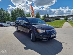 Black Lancia Voyager 2012 in Kaunas, with an engine capacity of 2.80 L and mileage of 143 thousand km for 7500 €, photo 4 on AUTOMOTO.COM.LV