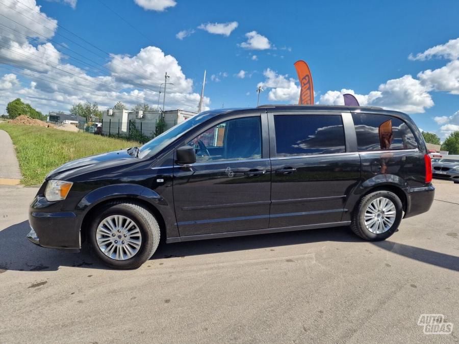 Black Lancia Voyager 2012 in Kaunas, with an engine capacity of 2.80 L and mileage of 143 thousand km for 7500 €, photo 5 on AUTOMOTO.COM.LV