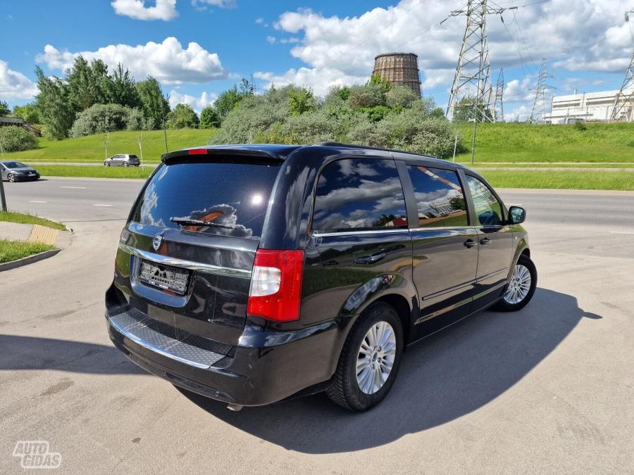 Black Lancia Voyager 2012 in Kaunas, with an engine capacity of 2.80 L and mileage of 143 thousand km for 7500 €, photo 8 on AUTOMOTO.COM.LV