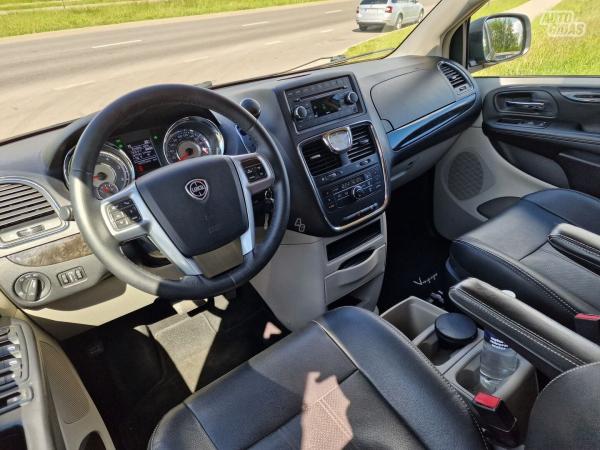 Melns Lancia Voyager 2012 Kauņa, ar dzinēja tilpumu 2.80 L un nobraukumu 143 tūkst. km par 7500 €, foto 10 vietnē AUTOMOTO.COM.LV