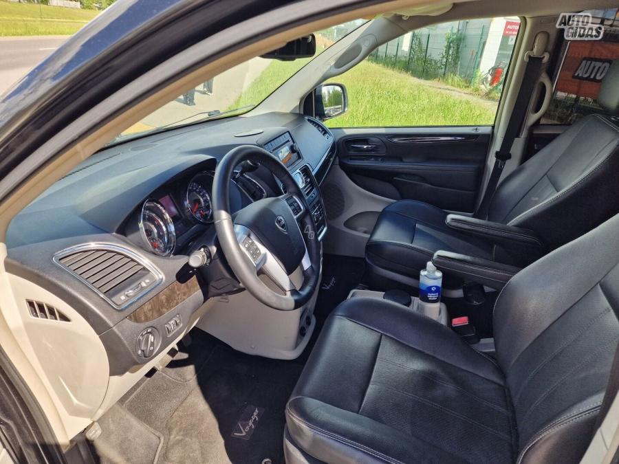Black Lancia Voyager 2012 in Kaunas, with an engine capacity of 2.80 L and mileage of 143 thousand km for 7500 €, photo 12 on AUTOMOTO.COM.LV