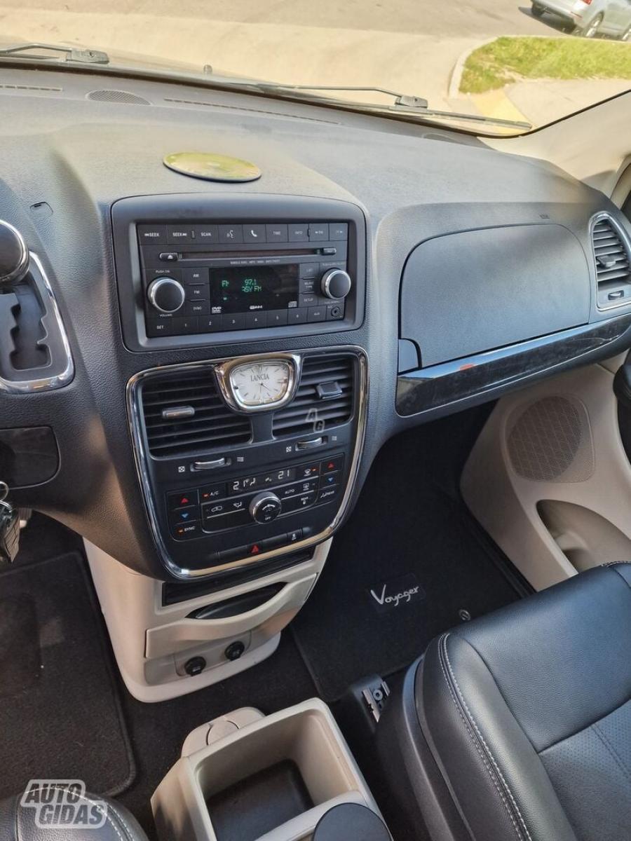 Black Lancia Voyager 2012 in Kaunas, with an engine capacity of 2.80 L and mileage of 143 thousand km for 7500 €, photo 16 on AUTOMOTO.COM.LV