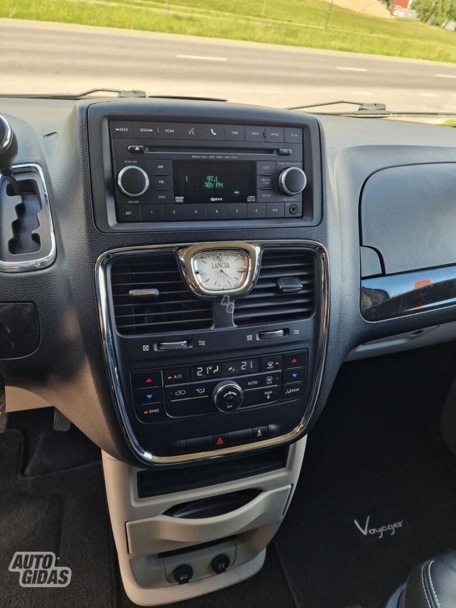 Black Lancia Voyager 2012 in Kaunas, with an engine capacity of 2.80 L and mileage of 143 thousand km for 7500 €, photo 17 on AUTOMOTO.COM.LV