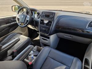 Black Lancia Voyager 2012 in Kaunas, with an engine capacity of 2.80 L and mileage of 143 thousand km for 7500 €, photo 18 on AUTOMOTO.COM.LV