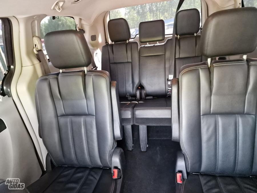 Black Lancia Voyager 2012 in Kaunas, with an engine capacity of 2.80 L and mileage of 143 thousand km for 7500 €, photo 21 on AUTOMOTO.COM.LV