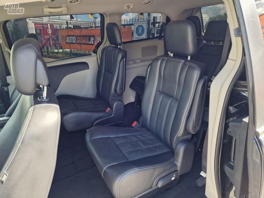 Black Lancia Voyager 2012 in Kaunas, with an engine capacity of 2.80 L and mileage of 143 thousand km for 7500 €, photo 22 on AUTOMOTO.COM.LV