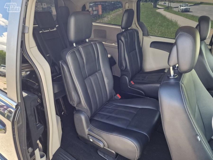 Black Lancia Voyager 2012 in Kaunas, with an engine capacity of 2.80 L and mileage of 143 thousand km for 7500 €, photo 24 on AUTOMOTO.COM.LV