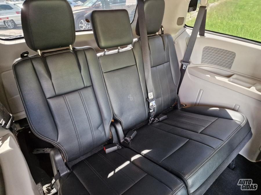 Black Lancia Voyager 2012 in Kaunas, with an engine capacity of 2.80 L and mileage of 143 thousand km for 7500 €, photo 25 on AUTOMOTO.COM.LV