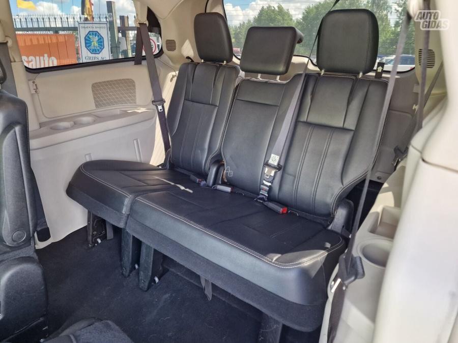 Black Lancia Voyager 2012 in Kaunas, with an engine capacity of 2.80 L and mileage of 143 thousand km for 7500 €, photo 26 on AUTOMOTO.COM.LV