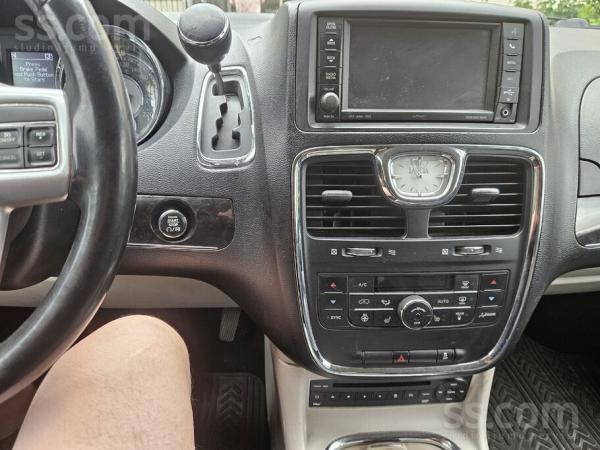 Melns Lancia Voyager 2012 Rīga, ar dzinēja tilpumu 2.80 L un nobraukumu 0 tūkst. km par 8200 €, foto 10 vietnē AUTOMOTO.COM.LV
