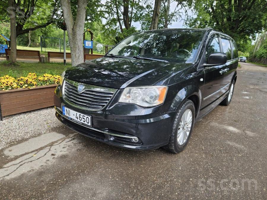 Melns Lancia Voyager 2012 Rīga, ar dzinēja tilpumu 2.80 L un nobraukumu 0 tūkst. km par 8200 €, foto 4 vietnē AUTOMOTO.COM.LV