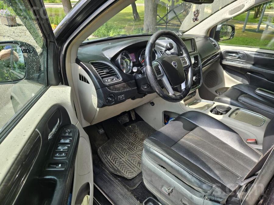 Melns Lancia Voyager 2012 Rīga, ar dzinēja tilpumu 2.80 L un nobraukumu 0 tūkst. km par 8200 €, foto 8 vietnē AUTOMOTO.COM.LV