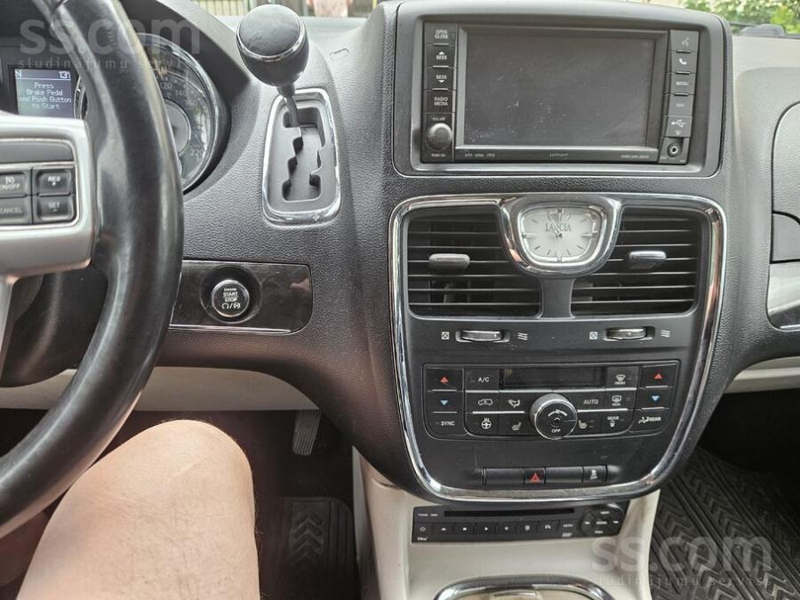 Melns Lancia Voyager 2012 Rīga, ar dzinēja tilpumu 2.80 L un nobraukumu 0 tūkst. km par 8200 €, foto 11 vietnē AUTOMOTO.COM.LV