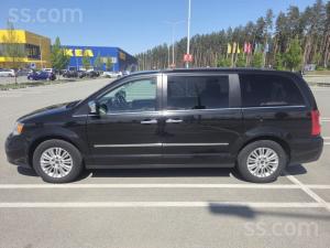 Black Lancia Voyager 2012 in Riga, with an engine capacity of 2.80 L and mileage of 221 thousand km for 7200 €, photo 6 on AUTOMOTO.COM.LV