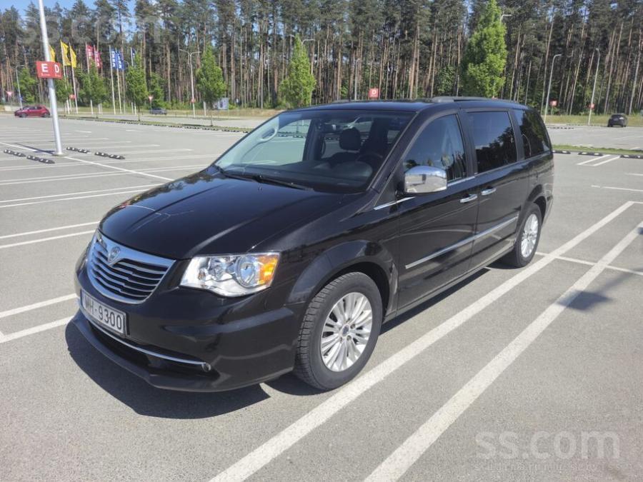 Black Lancia Voyager 2012 in Riga, with an engine capacity of 2.80 L and mileage of 221 thousand km for 7200 €, photo 7 on AUTOMOTO.COM.LV
