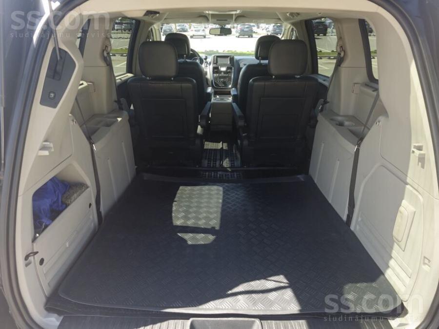 Black Lancia Voyager 2012 in Riga, with an engine capacity of 2.80 L and mileage of 221 thousand km for 7200 €, photo 11 on AUTOMOTO.COM.LV