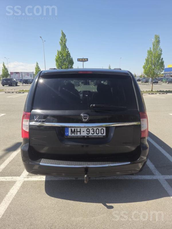 Melns Lancia Voyager 2012 Rīga, ar dzinēja tilpumu 2.80 L un nobraukumu 221 tūkst. km par 7000 €, foto 3 vietnē AUTOMOTO.COM.LV