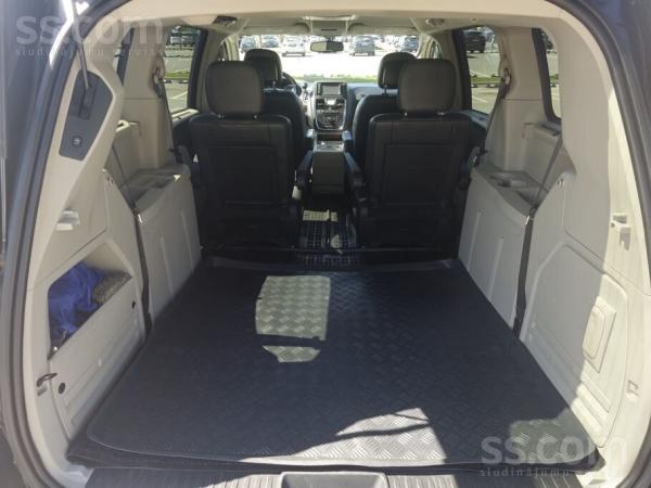 Melns Lancia Voyager 2012 Rīga, ar dzinēja tilpumu 2.80 L un nobraukumu 221 tūkst. km par 7000 €, foto 10 vietnē AUTOMOTO.COM.LV