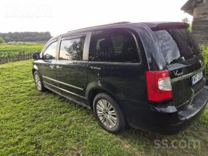 Black Lancia Voyager 2012 in Madona, with an engine capacity of 2.80 L and mileage of 306 thousand km for 6100 €, photo 4 on AUTOMOTO.COM.LV