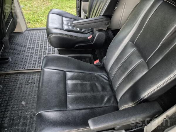 Black Lancia Voyager 2012 in Madona, with an engine capacity of 2.80 L and mileage of 306 thousand km for 6100 €, photo 7 on AUTOMOTO.COM.LV