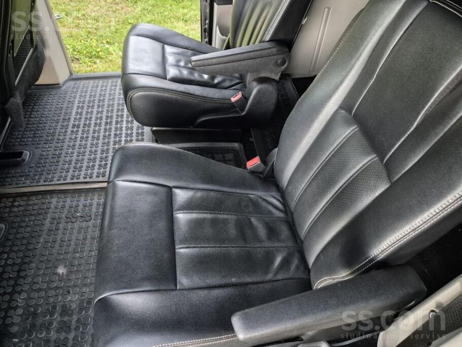 Black Lancia Voyager 2012 in Madona, with an engine capacity of 2.80 L and mileage of 306 thousand km for 6100 €, photo 8 on AUTOMOTO.COM.LV
