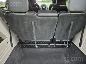 Black Lancia Voyager 2012 in Madona, with an engine capacity of 2.80 L and mileage of 306 thousand km for 6100 €, photo 10 on AUTOMOTO.COM.LV