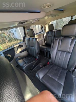 Melns Lancia Voyager 2012 Jūrmala, ar dzinēja tilpumu 2.80 L un nobraukumu 280 tūkst. km par 5200 €, foto 5 vietnē AUTOMOTO.COM.LV
