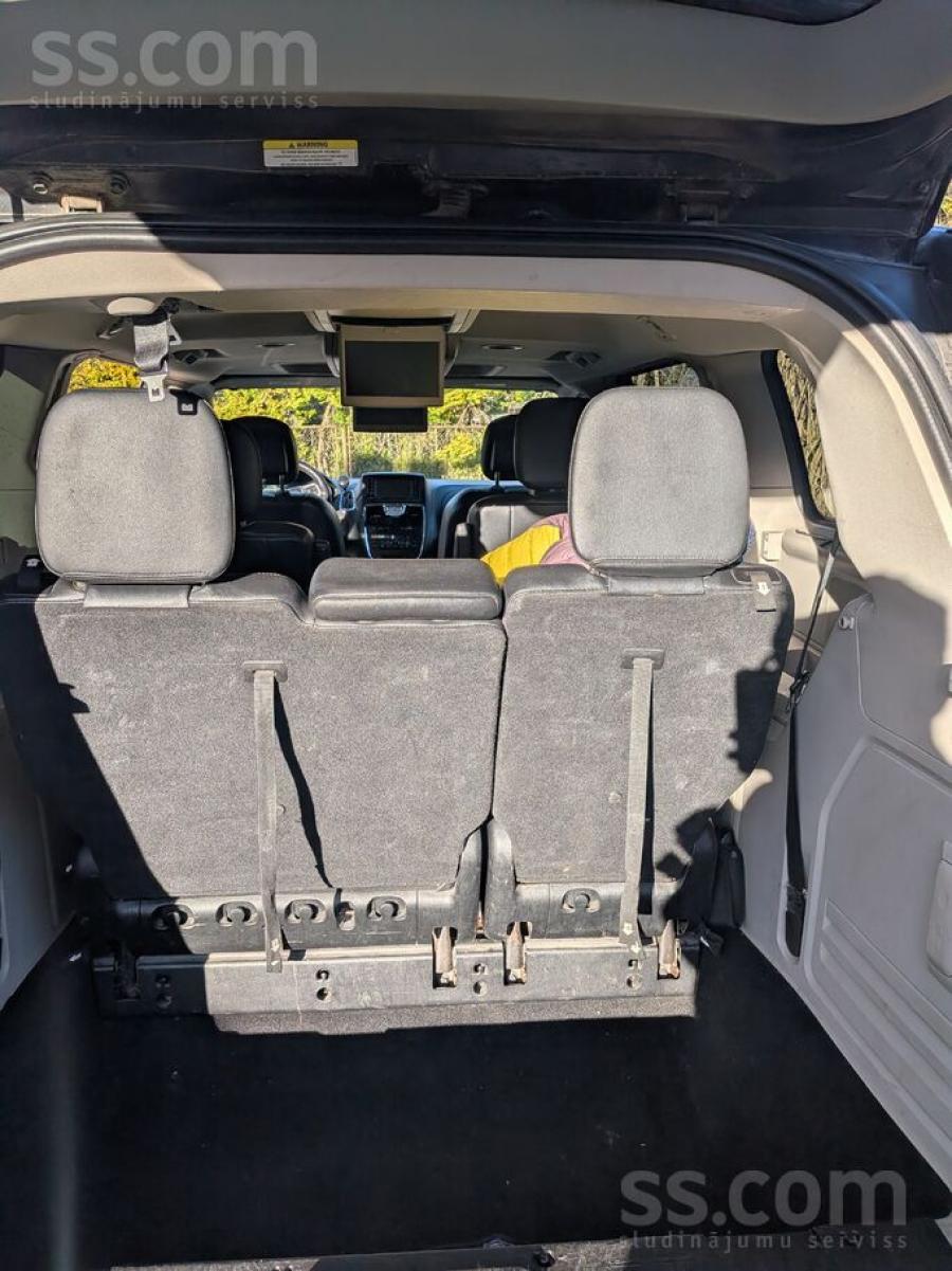 Melns Lancia Voyager 2012 Jūrmala, ar dzinēja tilpumu 2.80 L un nobraukumu 280 tūkst. km par 5200 €, foto 10 vietnē AUTOMOTO.COM.LV