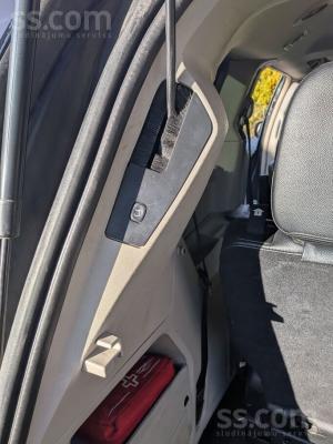 Melns Lancia Voyager 2012 Jūrmala, ar dzinēja tilpumu 2.80 L un nobraukumu 280 tūkst. km par 5200 €, foto 11 vietnē AUTOMOTO.COM.LV