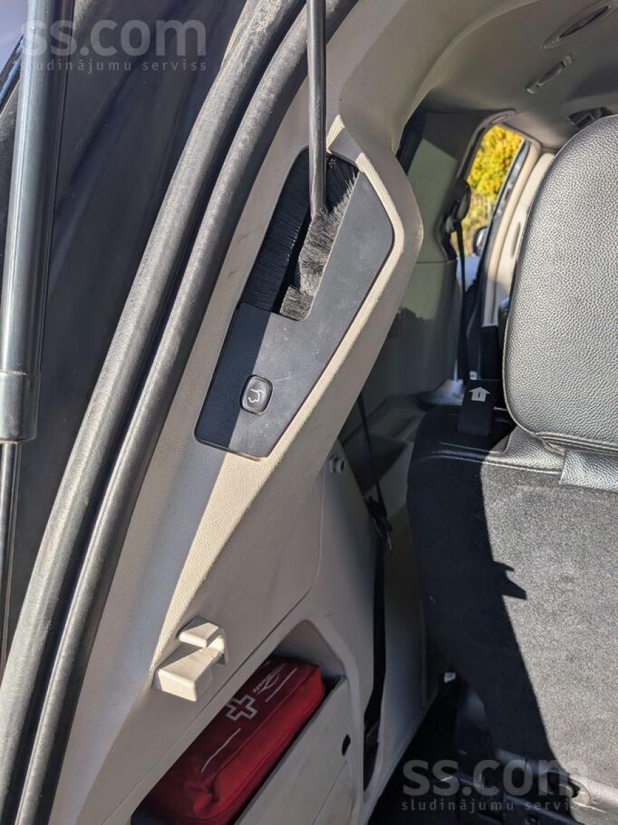 Melns Lancia Voyager 2012 Jūrmala, ar dzinēja tilpumu 2.80 L un nobraukumu 280 tūkst. km par 5200 €, foto 11 vietnē AUTOMOTO.COM.LV
