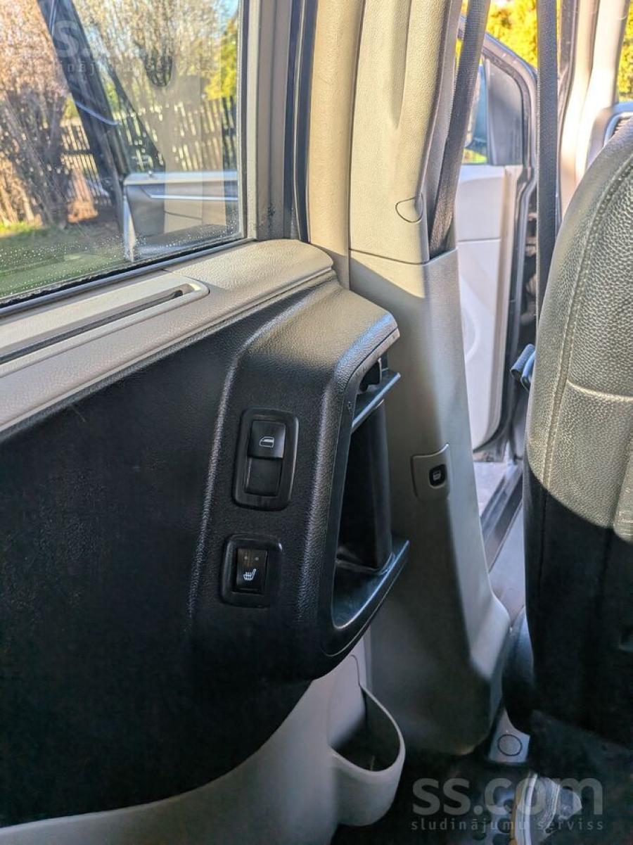 Melns Lancia Voyager 2012 Jūrmala, ar dzinēja tilpumu 2.80 L un nobraukumu 280 tūkst. km par 5200 €, foto 15 vietnē AUTOMOTO.COM.LV