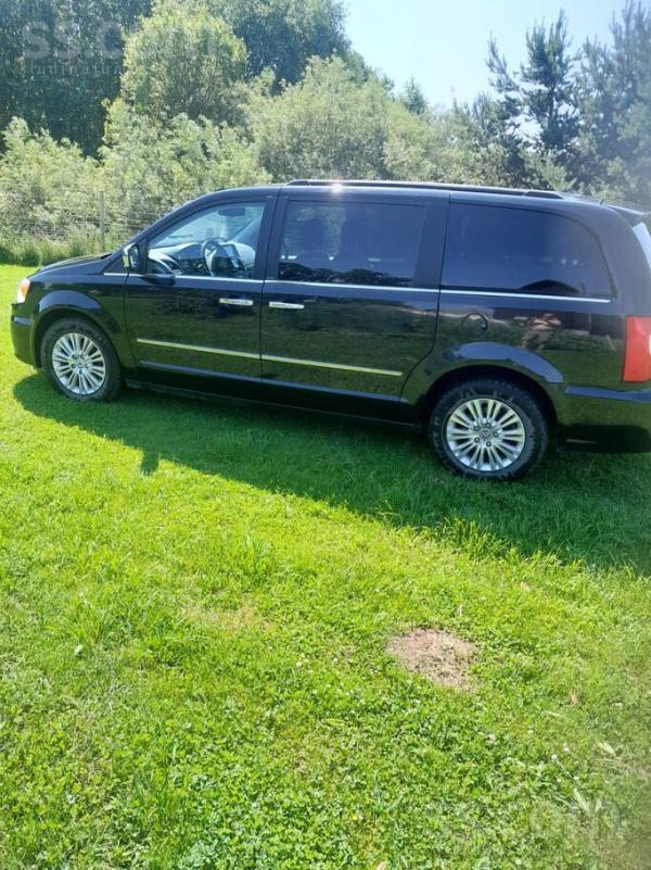 Melns Lancia Voyager 2012 Jēkabpils, ar dzinēja tilpumu 2.70 L un nobraukumu 172 tūkst. km par 10500 €, foto 4 vietnē AUTOMOTO.COM.LV