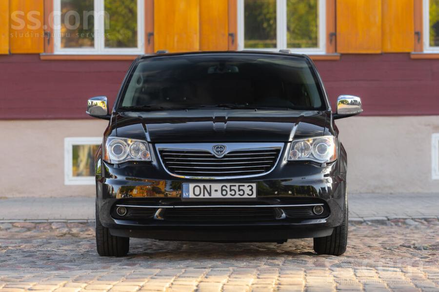 Black Lancia Voyager 2012 in Jelgava, with an engine capacity of 2.80 L and mileage of 256 thousand km for 9100 €, photo 3 on AUTOMOTO.COM.LV