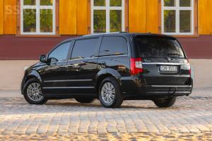 Black Lancia Voyager 2012 in Jelgava, with an engine capacity of 2.80 L and mileage of 256 thousand km for 9100 €, photo 5 on AUTOMOTO.COM.LV