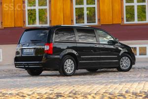 Black Lancia Voyager 2012 in Jelgava, with an engine capacity of 2.80 L and mileage of 256 thousand km for 9100 €, photo 6 on AUTOMOTO.COM.LV
