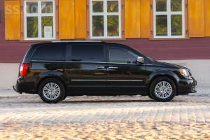 Black Lancia Voyager 2012 in Jelgava, with an engine capacity of 2.80 L and mileage of 256 thousand km for 9100 €, photo 8 on AUTOMOTO.COM.LV
