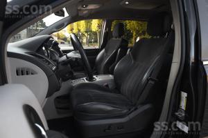 Black Lancia Voyager 2012 in Jelgava, with an engine capacity of 2.80 L and mileage of 256 thousand km for 9100 €, photo 10 on AUTOMOTO.COM.LV