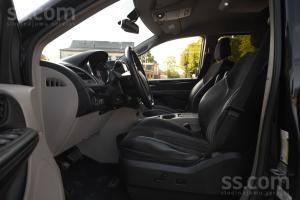Black Lancia Voyager 2012 in Jelgava, with an engine capacity of 2.80 L and mileage of 256 thousand km for 9100 €, photo 11 on AUTOMOTO.COM.LV