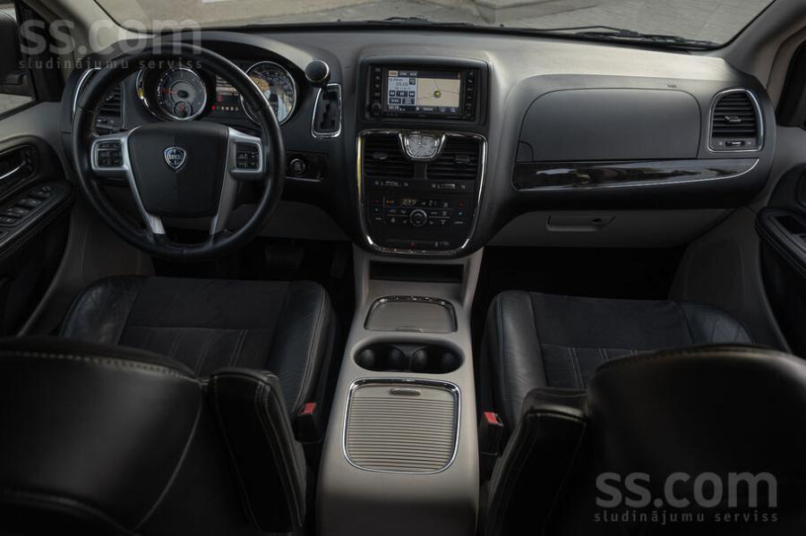 Black Lancia Voyager 2012 in Jelgava, with an engine capacity of 2.80 L and mileage of 256 thousand km for 9100 €, photo 12 on AUTOMOTO.COM.LV