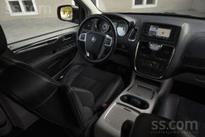 Black Lancia Voyager 2012 in Jelgava, with an engine capacity of 2.80 L and mileage of 256 thousand km for 9100 €, photo 13 on AUTOMOTO.COM.LV
